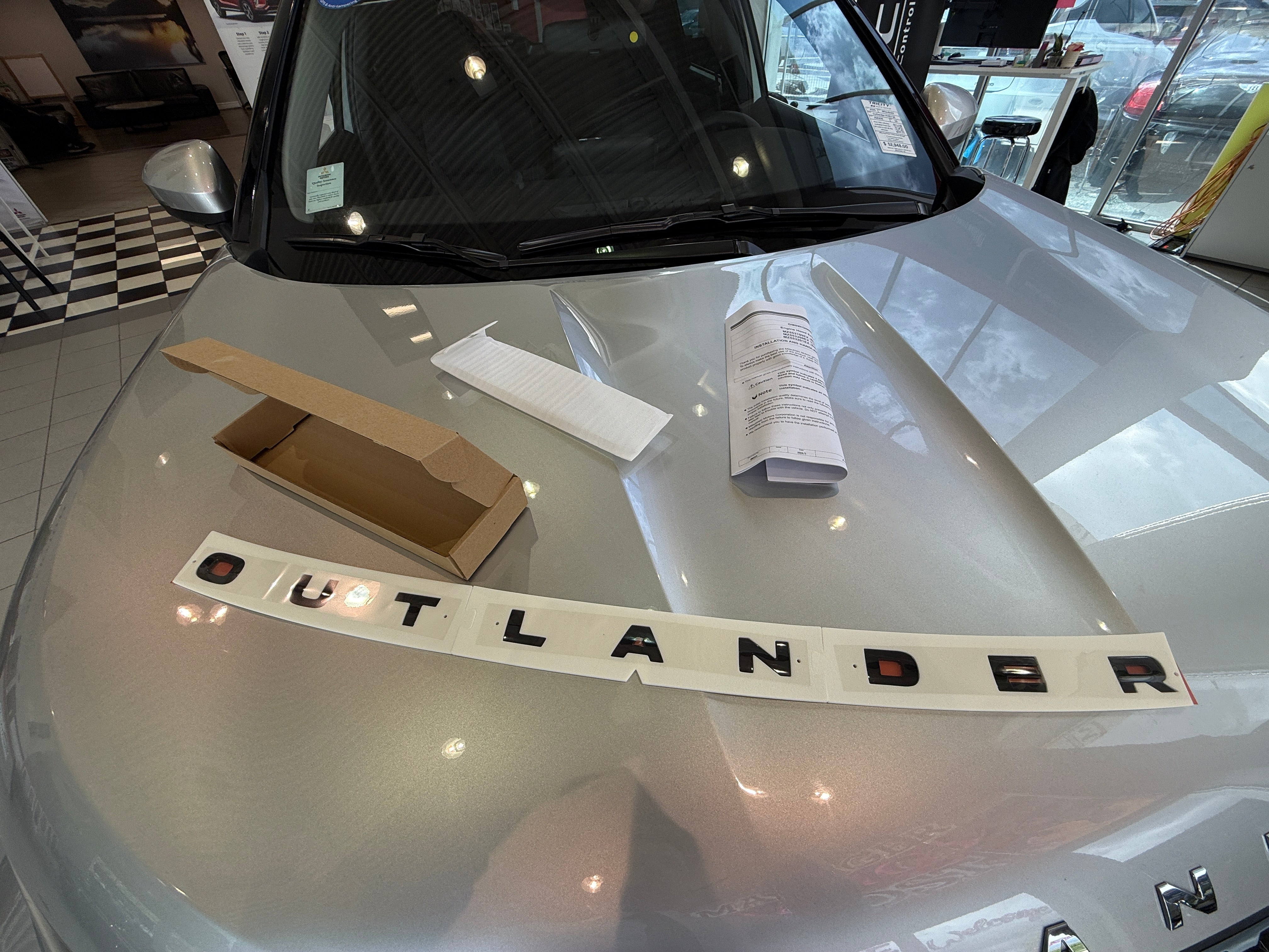 Gloss Black Hood Emblem for Mitsubishi Outlander (2025-2026 Gas) & 202 ...